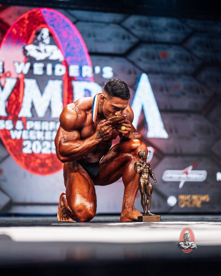 Ramon Dino é campeão do Mr. Olympia 2025