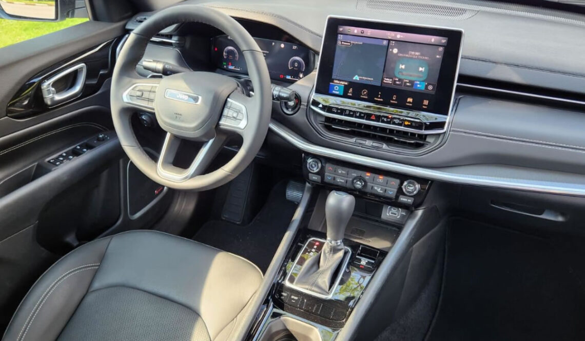 Jeep Compass 2026 chega com mais tecnologia, novas versões e condução ...